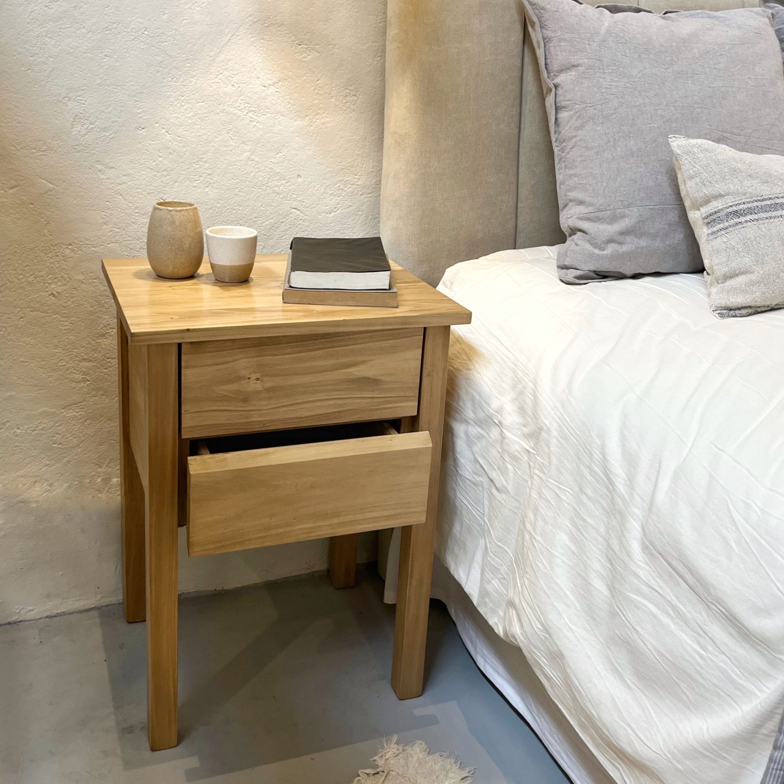 Mesa de Luz de Madera | Muebles De Diseño | dellacasa